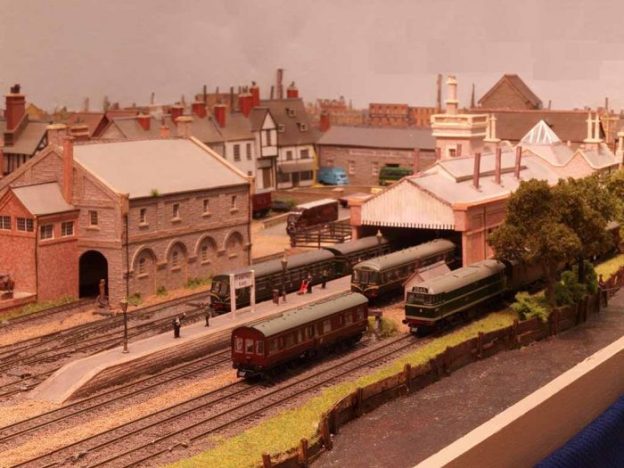 N Gauge Railway Modelling! | Roger Farnworth