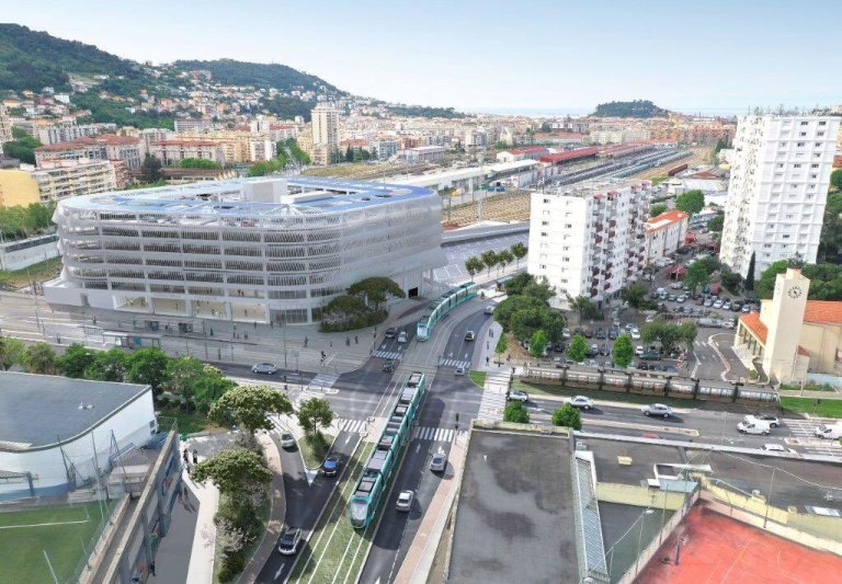 The Modern Tram Network in Nice 2023 | Roger Farnworth